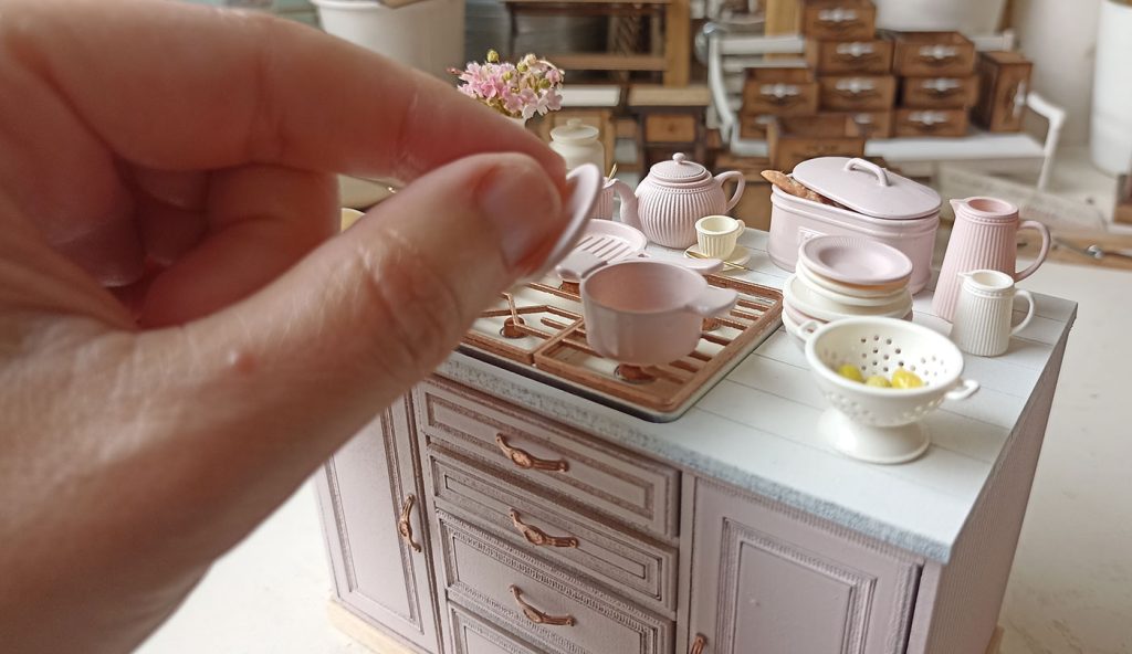 Miniature island kitchen cabinet assembled and accessories - 1:12 scale ...